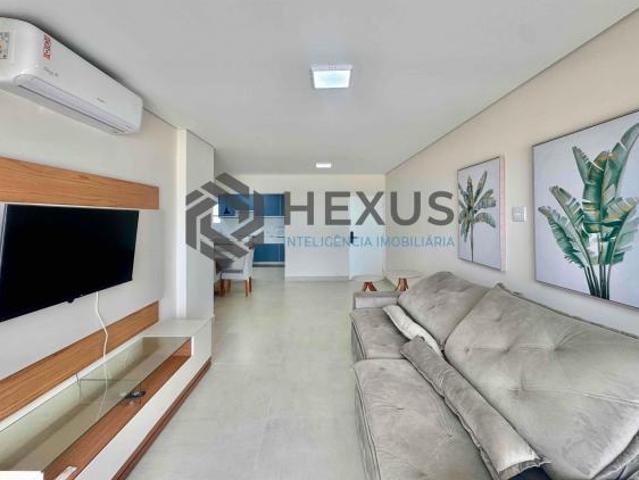 Apartamento frente mar reformado com varanda e lazer na Praia das Pitangueiras