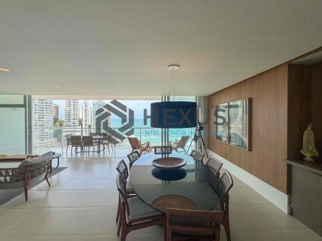 Apartamento frente mar reformado com varanda e lazer na Praia das Pitangueiras