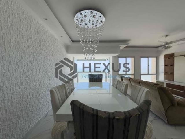 Apartamento frente mar reformado com varanda e vista mar na Praia das Pitangueir