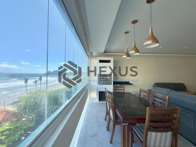 Apartamento frente mar reformado com varanda gourmet na Praia das Pitangueiras