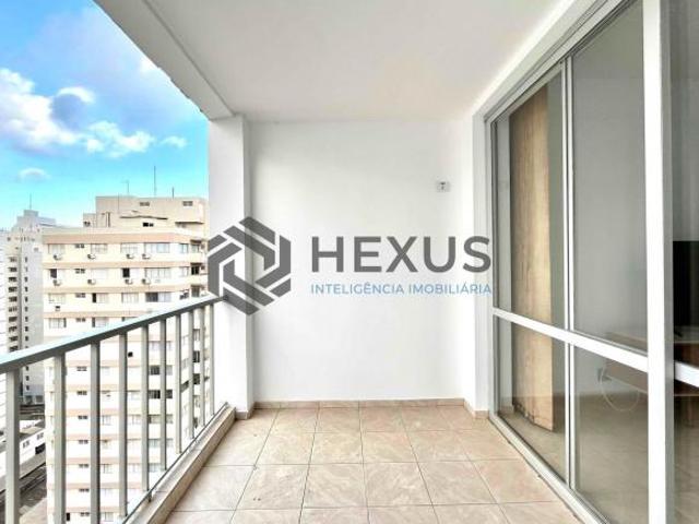 Apartamento frente rua com varanda a uma quadra da Praia das Pitangueiras, Guaru