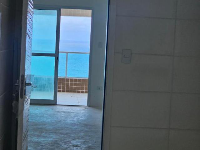 Apartamento frente total para o mar e lazer completo em Praia Grande