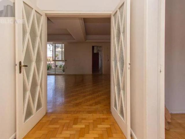 Apartamento garden, 3 dormitórios, 2 suítes, e 131m² privativos no Menino Deus