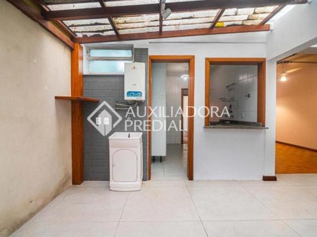 Apartamento garden 2 dormitórios na cidade baixa,com pátio amplo e espaço gourmet com churrasqueira!