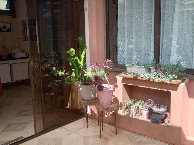 Apartamento garden com churrasqueira, dois banheiros, vaga de garagem