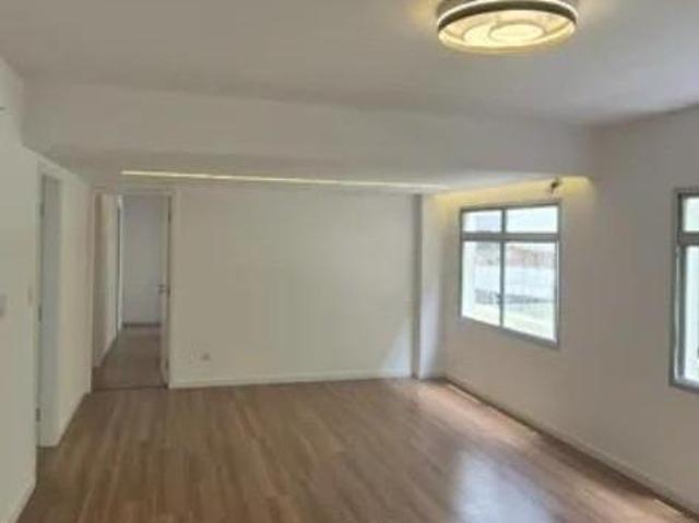 Apartamento Garden amplo, 03 quartos c/suíte, silencioso, ensolarado dia todo, no Juveve em Curitiba