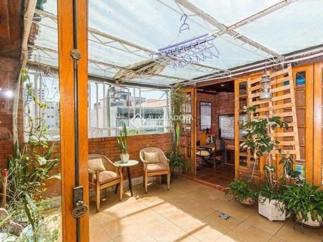 Apartamento Garden amplo de 3 dormitórios e 2 terraços no Menino Deus