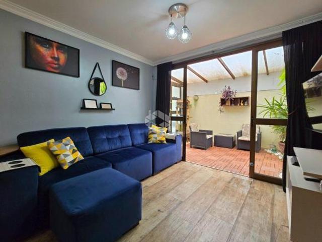 Apartamento Garden de 2 dormitórios e 1 vaga de garagem, no bairro Passo da Areia, em Porto Alegre