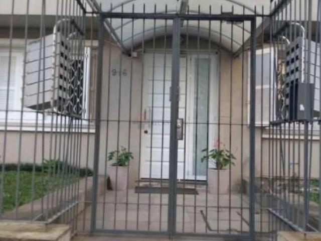 Apartamento GARDEN de 2 dormitórios Reformado. Próximo a 24 de Outubro