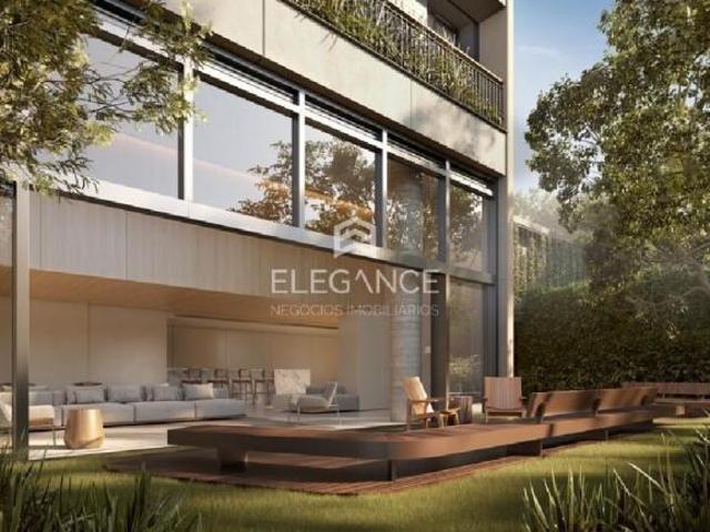Apartamento garden de luxo com 3 suítes e 2 vagas no coração do Menino Deus Porto Alegre RS. Elega
