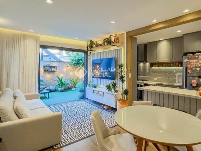 Apartamento Garden decorado com 2 dormitórios, ao lado da Sogipa ficam todos os móveis