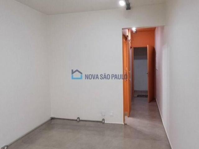 Apartamento garden reformado com porcelanato, bancada com cooktop em granito perto da Santa Casa!