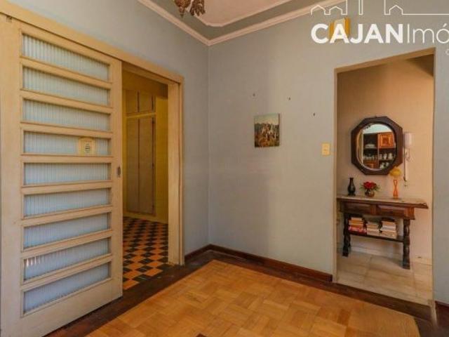 Apartamento Gardencom 3 dormitórios e terraço aberto no bairro Menino Deus