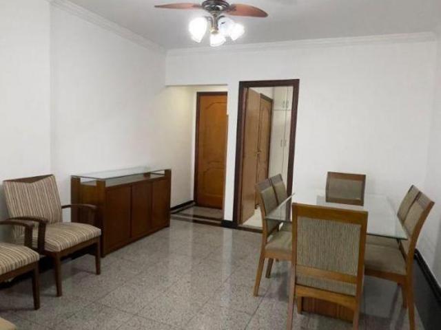 Apartamento grande com dois dormitórios, dependência de empregada completa, duas vagas demarcada