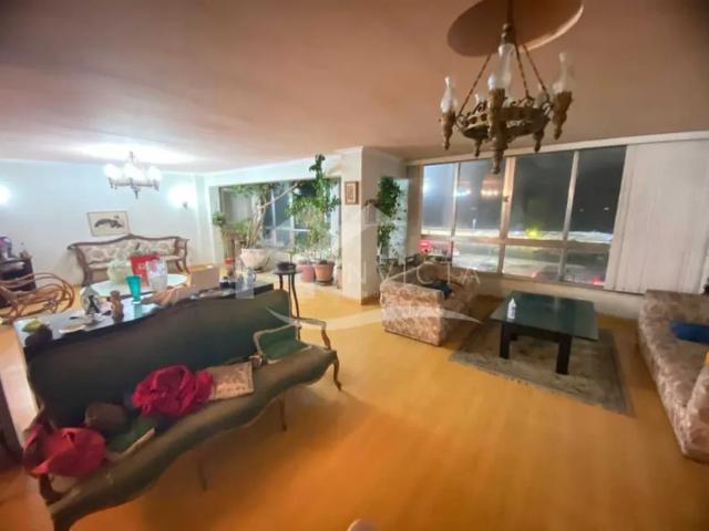 Apartamento grande com varanda e vista mar