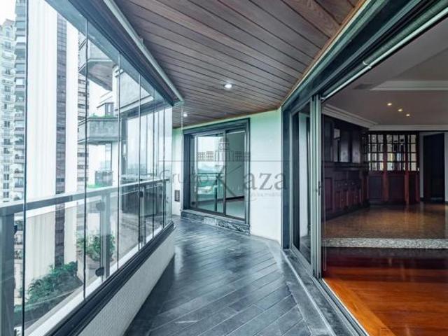 Apartamento Ibirapuera 4 Dormitórios 301m²