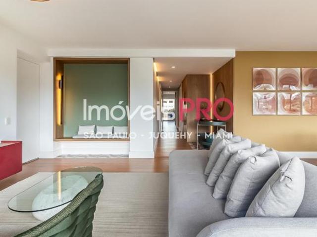 Apartamento iluminado, com uma reforma surpreendente e uma ótima vista, na Vila Madalena
