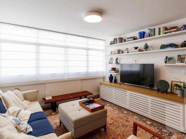 Apartamento iluminado totalmente reformado, 2 dormitórios, excelente localização