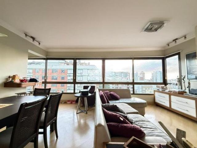 Apartamento Impecável com Vista Panorâmica, 2 Suítes e Living Ampliado
