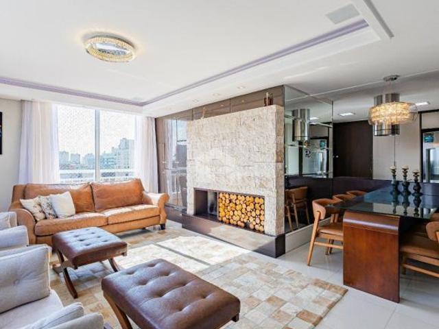 Apartamento impecável, em andar alto, a poucos metros do Parcão