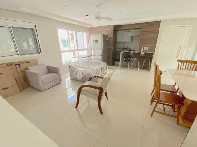 Apartamento impecável na Tristeza 2 dormitórios com living ampliado e 2 vagas