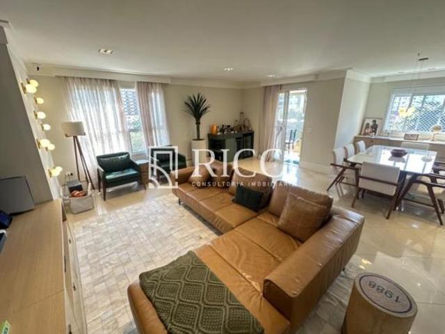 apartamento impecável, porteira fechada, prédio com lazer completo próximo a praia e shopping