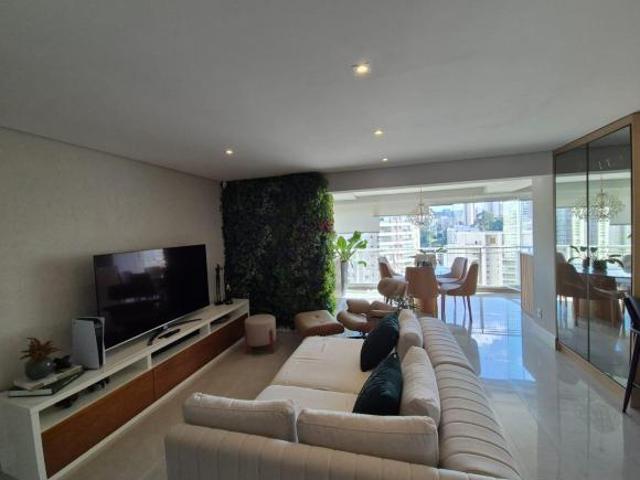 Apartamento impecável / Terraço gourmet / Piscina coberta aquecida / Pinot Noir
