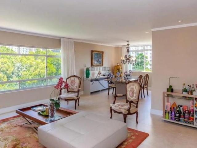 Apartamento Indianópolis 4 Dormitórios 185m²
