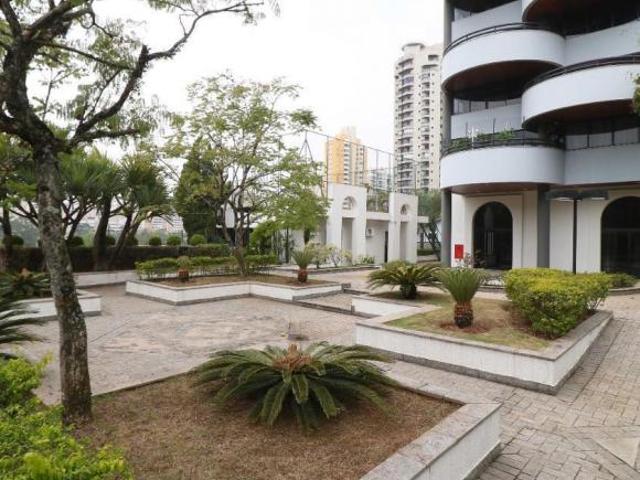 Apartamento indisponível em Paraíso do Morumbi com 4 quartos, sendo 3 suítes, 234m²