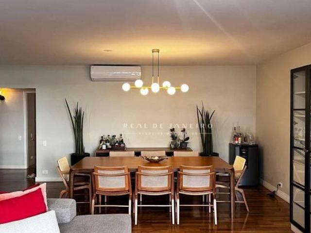 Apartamento Itaim Bibi, reformado, 170 m², 3 quartos, 2 vagas e lazer