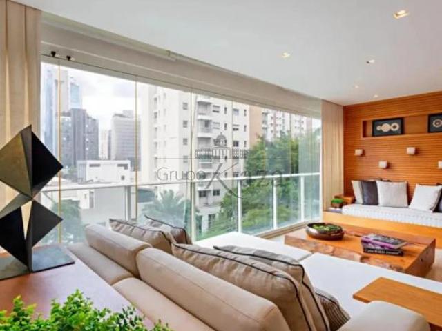 Apartamento Itaim Bibi 1 Suíte 123m²
