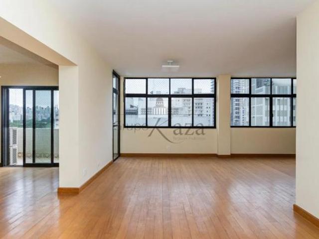 Apartamento Itaim Bibi 3 Dormitórios 211m²