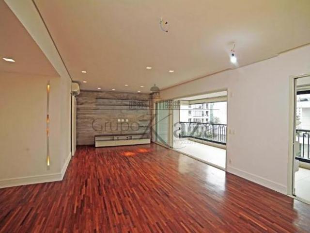 Apartamento Itaim Bibi 3 Suítes 158m²