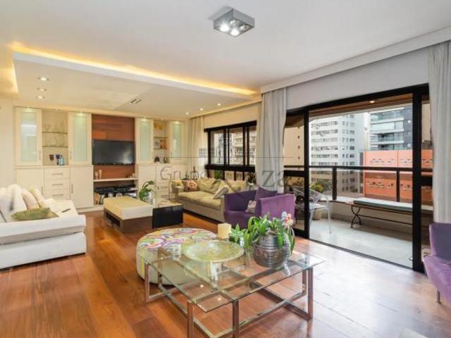 Apartamento Itaim Bibi 4 Dormitórios 199m²