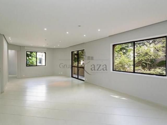 Apartamento Itaim Bibi 4 Dormitórios 230m²