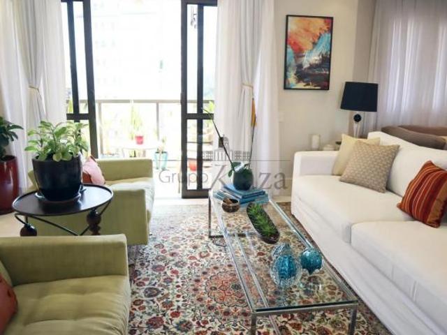 Apartamento Itaim Bibi 4 Suítes 213m²