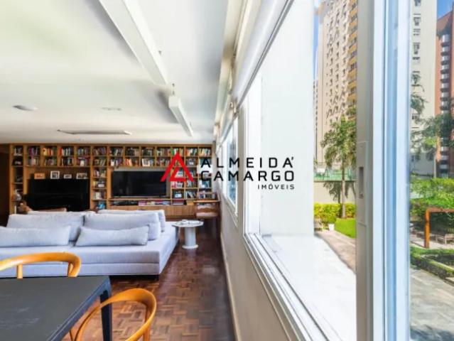 Apartamento Jardim América 187m² Reformado 4 suítes, 5 banheiros, 2 vagas de garagem