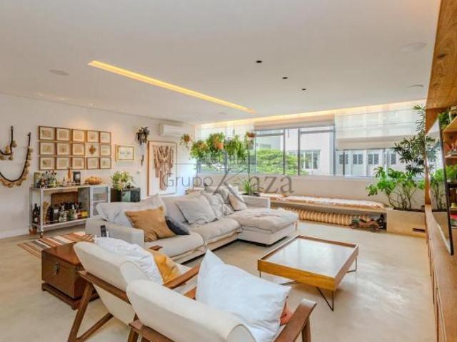 Apartamento Jardim América 3 Dormitórios 190m²