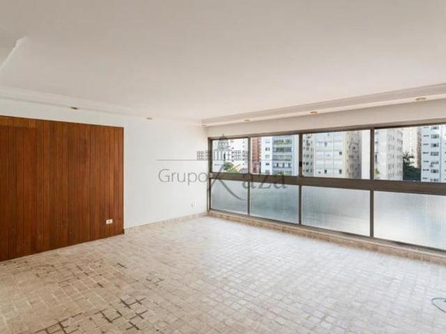Apartamento Jardim América 3 Dormitórios 2 vagas 122m²