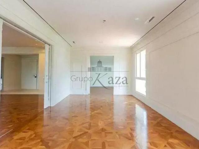 Apartamento Jardim Europa 5 Dormitórios 550m²