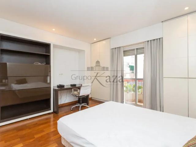 Apartamento Jardim Paulista 3 Dormitórios 160m² Próximo ao Colégio Dante Alighieri, Parque T