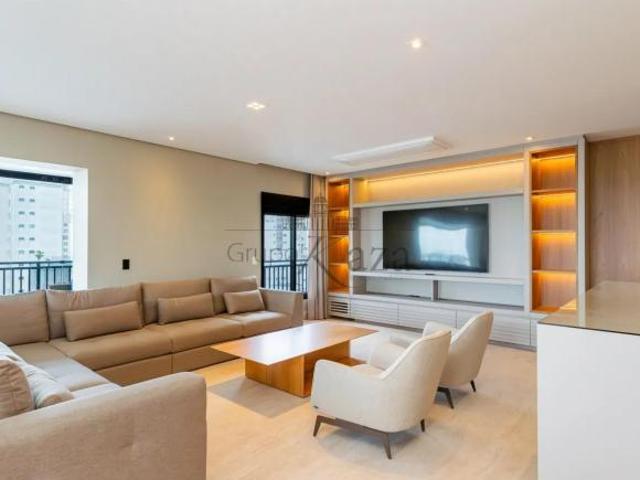 Apartamento Jardim Paulista 3 Dormitórios 227m²