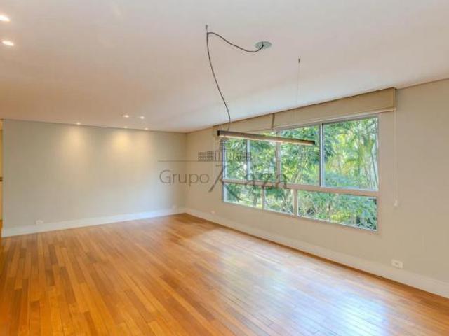 Apartamento Jardim Paulista 3 Suítes 156m²