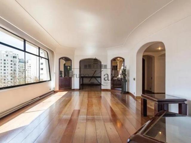 Apartamento Jardim Paulista 4 Dormitórios 244m²