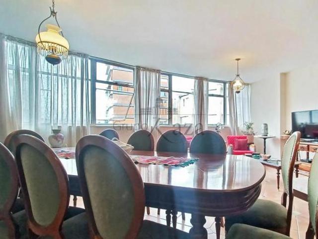 Apartamento Jardim Paulistano 3 Dormitórios 180m²