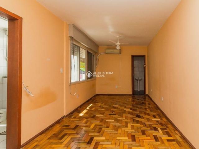 Apartamento JK com 1 quarto e 32m² para alugar em Vila Ipiranga, Porto Alegre