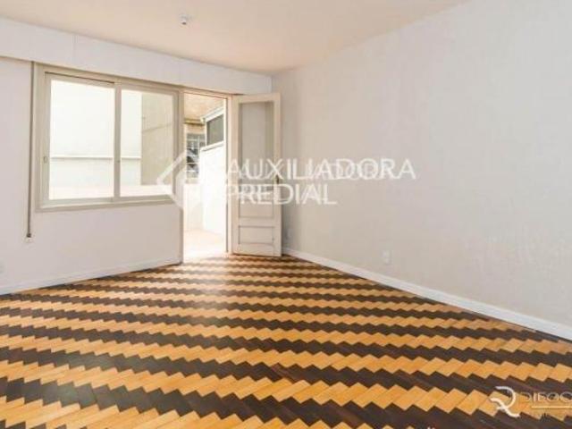 Apartamento JK com 30 m² privativos com pátio no Centro Histórico de Porto Alegre!