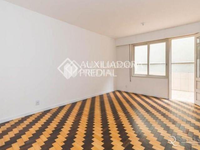 Apartamento JK com 30 m² privativos com pátio no Centro Histórico de Porto Alegre!
