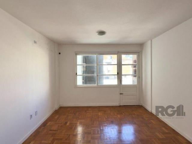 APARTAMENTO JK COM ÓTIMO ESPAÇO E BEM ILUMINADO PRÓXIMO AO GUAÍBA