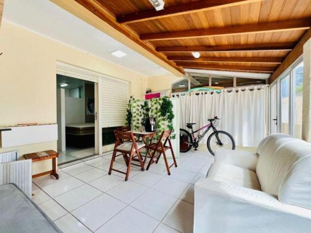Apartamento JK de 52 m2 transformado em 1 dormitório á venda em Capão Novo
